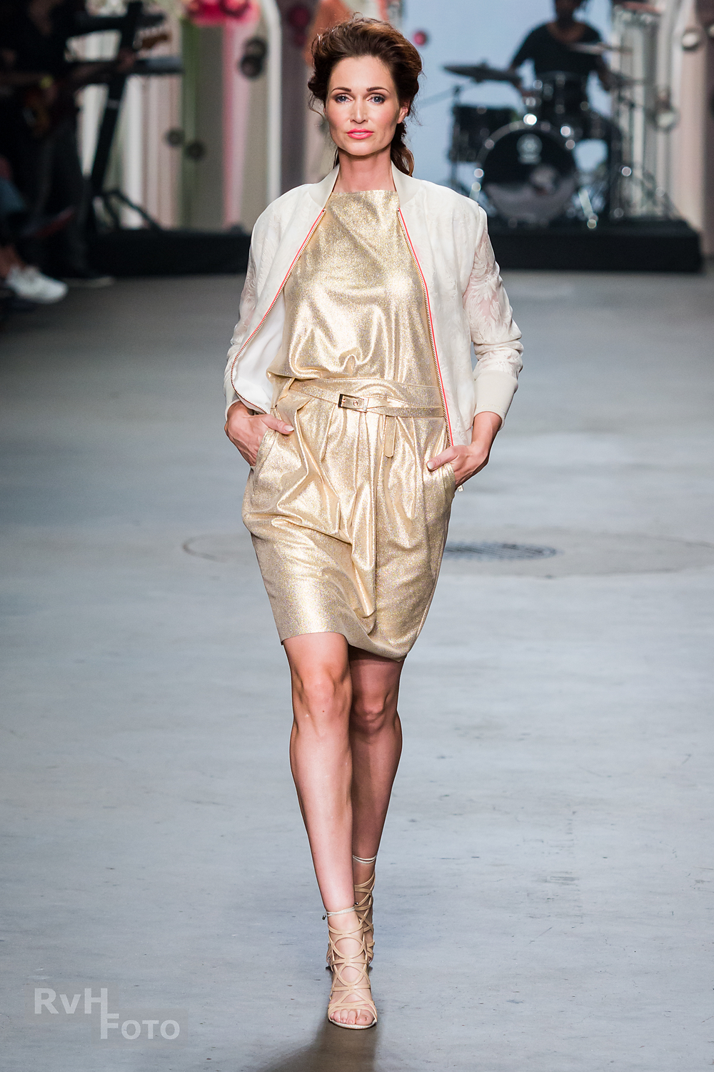 Annette Wolf - FHM500