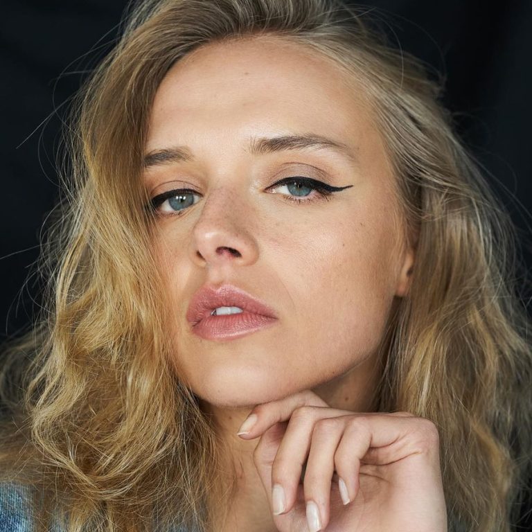 Nina Dapper - FHM500